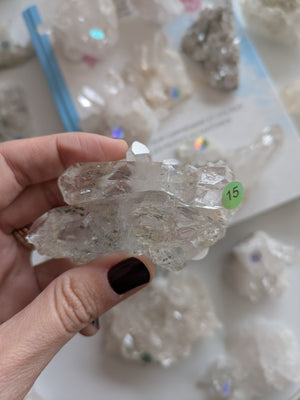 Amas de cristal de roche brut